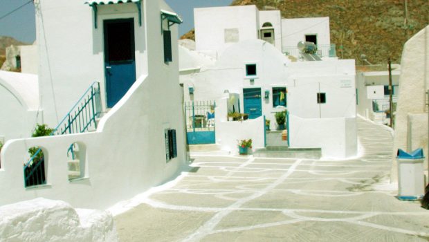 Ανάφη: Σε κατάσταση έκτακτης ανάγκης το νησί λόγω των σεισμών | in.gr
