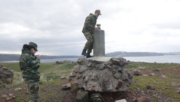 Σαντορίνη: Το in στο ηφαιστειογενές νησάκι Νέα Καμένη | in.gr