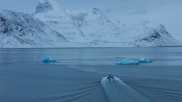 Γροιλανδία: Ανησυχητική η φωτογραφία που δείχνει χάσκι να περπατάνε στο ...