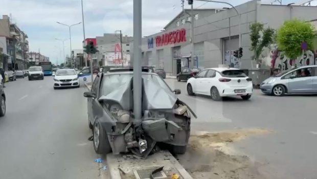 Θεσσαλονίκη: ΙΧ εκτός ελέγχου πέφτει πάνω σε κολώνα – Δύο σοβαρά ...