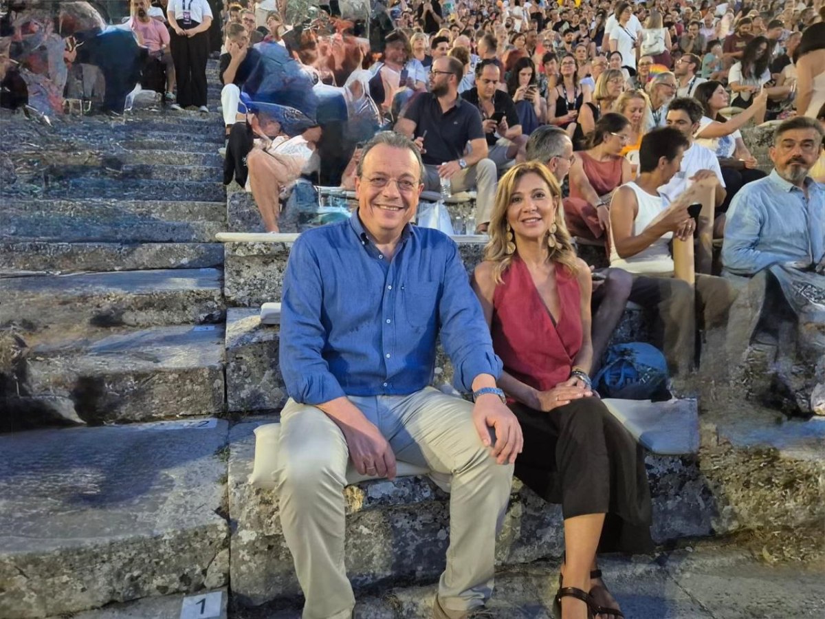 Φάμελλος και Παπαδοπούλου στην Επίδαυρο - Είδαν την παράσταση «Οιδίπους ...