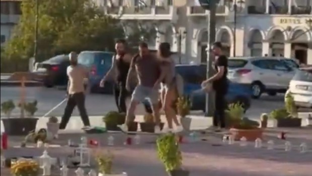 Λοχίας των IDF ο Ισραηλινός που συνελήφθη για τη συμπλοκή στο Σύνταγμα - Αίτημα να ερευνηθεί για ...