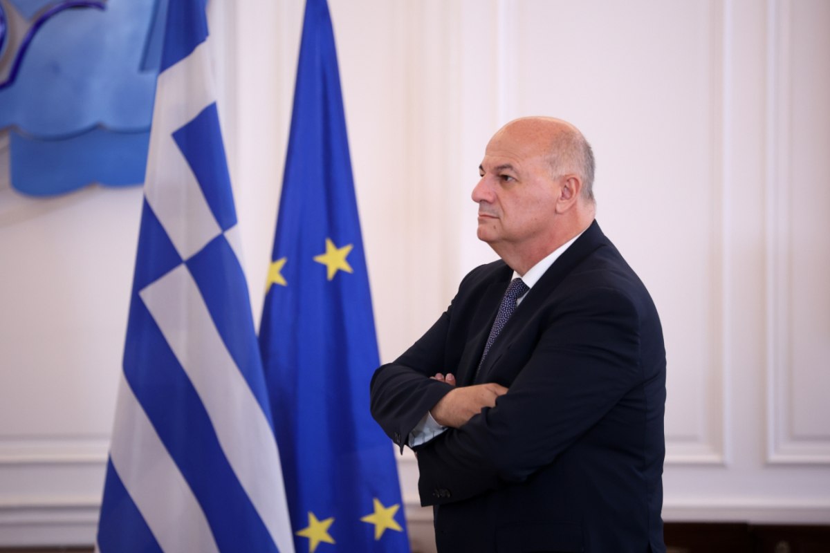 Τώρα φταίνε στον Τσιάρα και οι έλεγχοι της OLAF για τις καθυστερήσεις ...