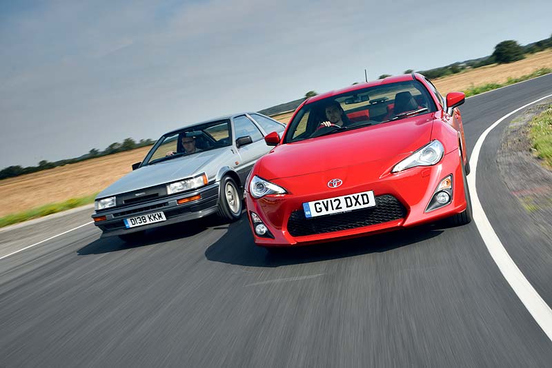 Toyota GT 86 2012 vs Corolla AE86 1986: Σύγκριση ουσίας! | in.gr